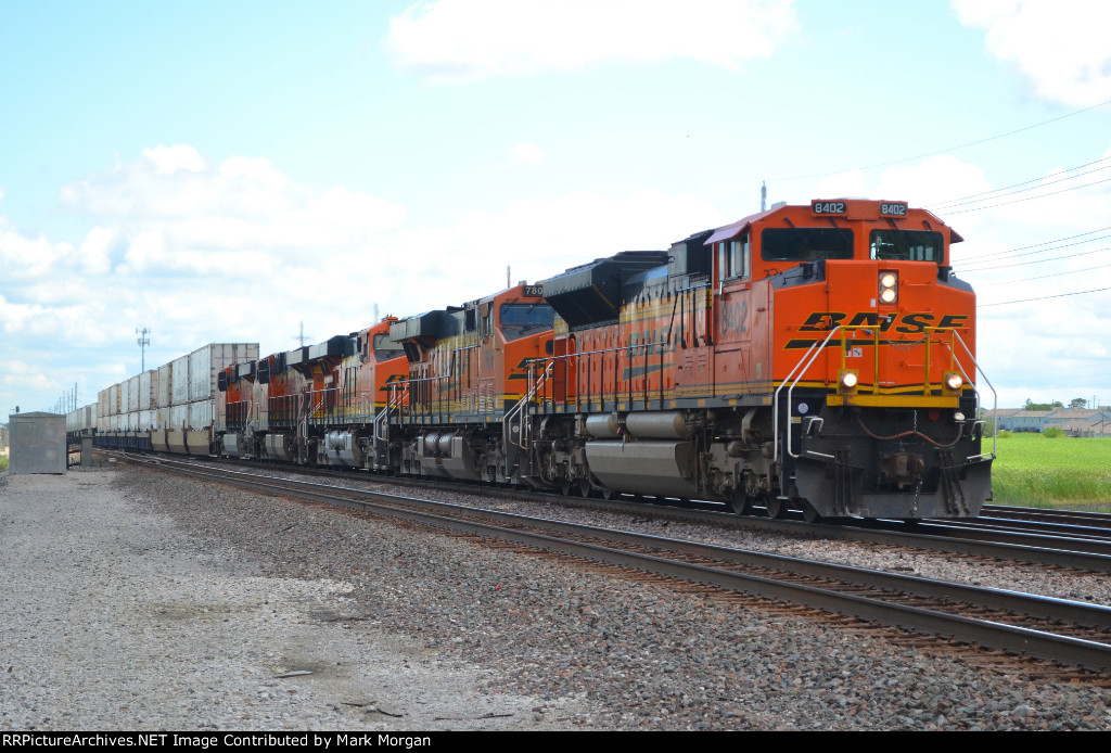 BNSF SD70ACe 8402